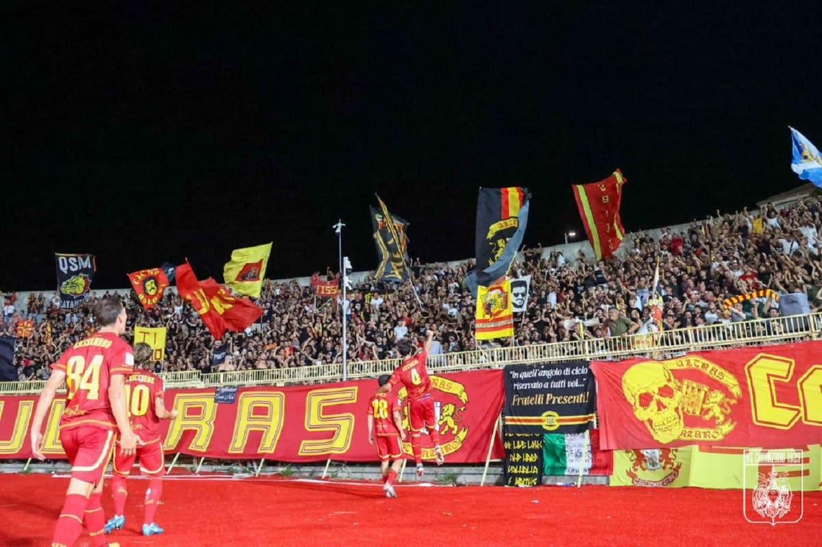 🧨 La Pasquetta non ferma i tifosi del Catanzaro: settore ospiti del ...